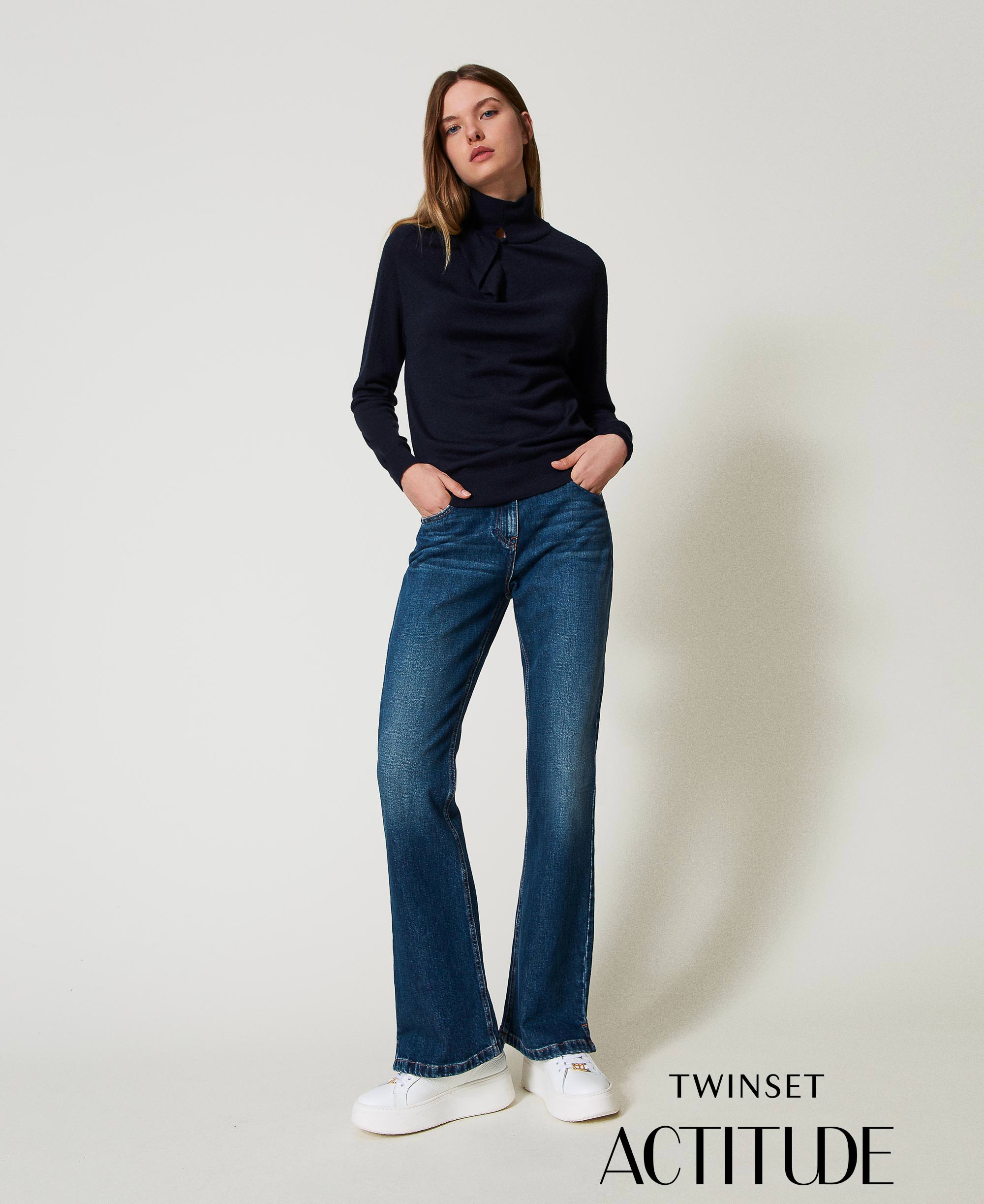 Джинсы клеш с потертостями 242AT2273 TWINSET — купить в интернет ...